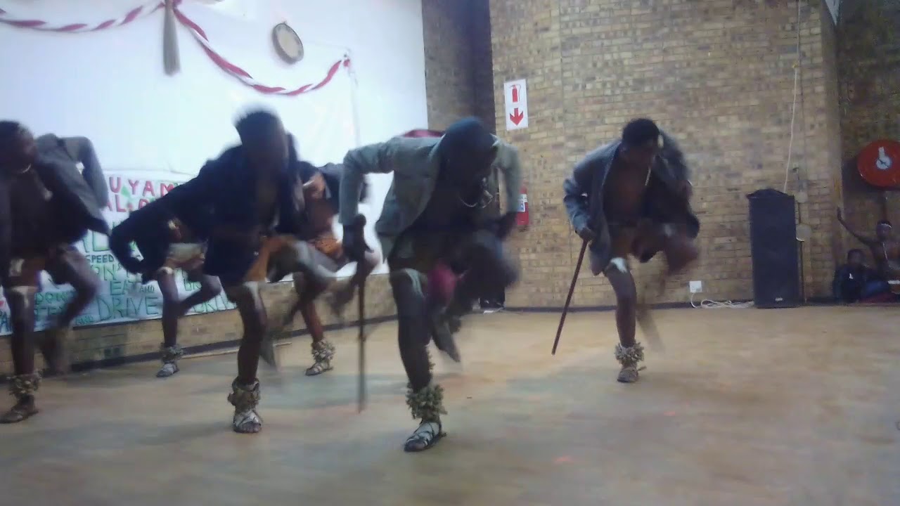 King pudi bujwa dancing traditional dance - YouTube