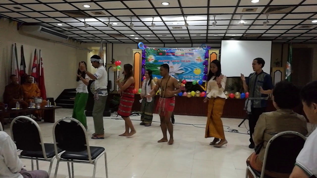Joul Chhoung Khmer traditional game dance, by Cambodian student in the ...