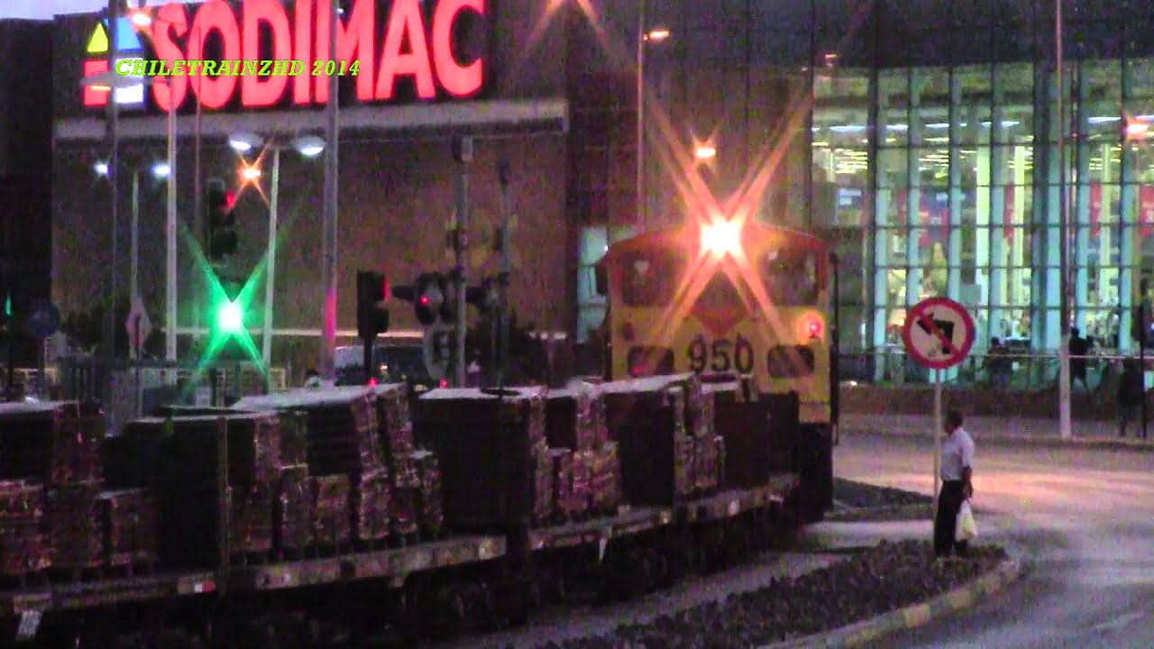 Tren de FCAB pasando por el centro de Antofagasta - YouTube