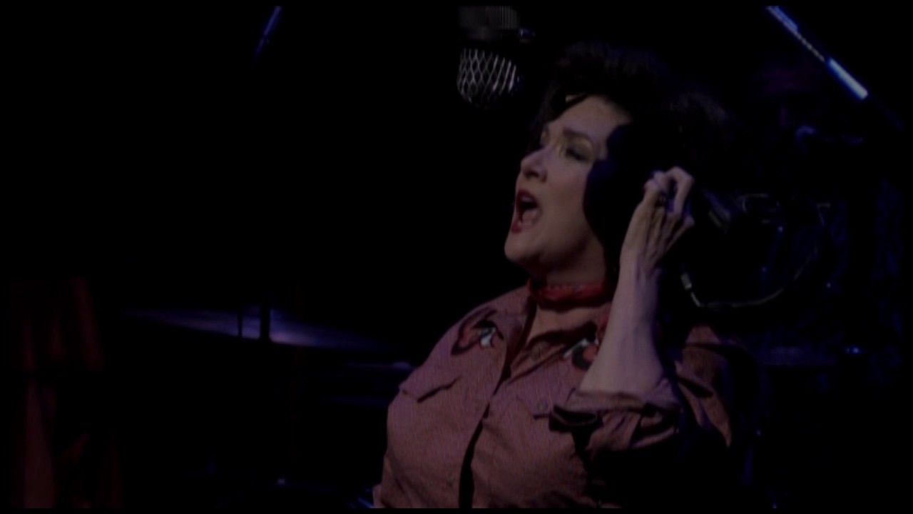 Julie Johnson Sings the Songs of Patsy Cline & More! - YouTube
