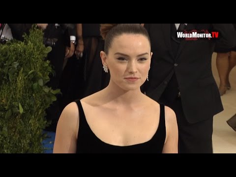 Daisy Ridley from Star Wars arrives at 2017 Met Gala - YouTube