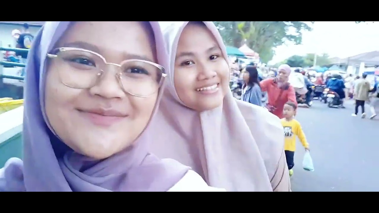 Eka & Sabrina Iftar Vlog - YouTube