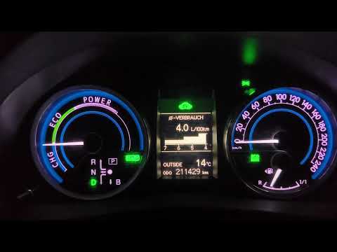 Toyota Auris Hybrid Premiere 900 km am Stück XY9777