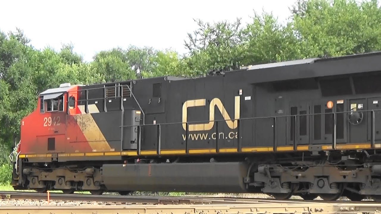 CN 2942 Pulls Triple Crown Roadrailers, Tolono, IL, 8/29/18 - YouTube