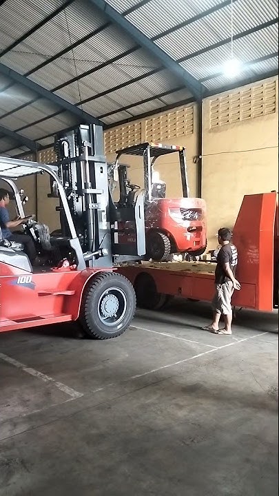 Proses Muat Forklift Diesel HELI CPC25-M1K2 Capacity 2.5 Ton Lifting 4.5 Meter Engine Mitsubishi ...