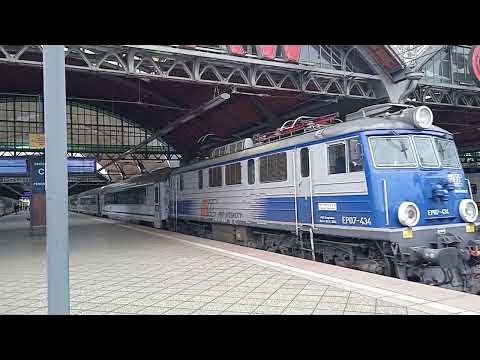 Odjazd pociągu IC 56100 Jeziorak ze stacji Wrocław Główny. - YouTube