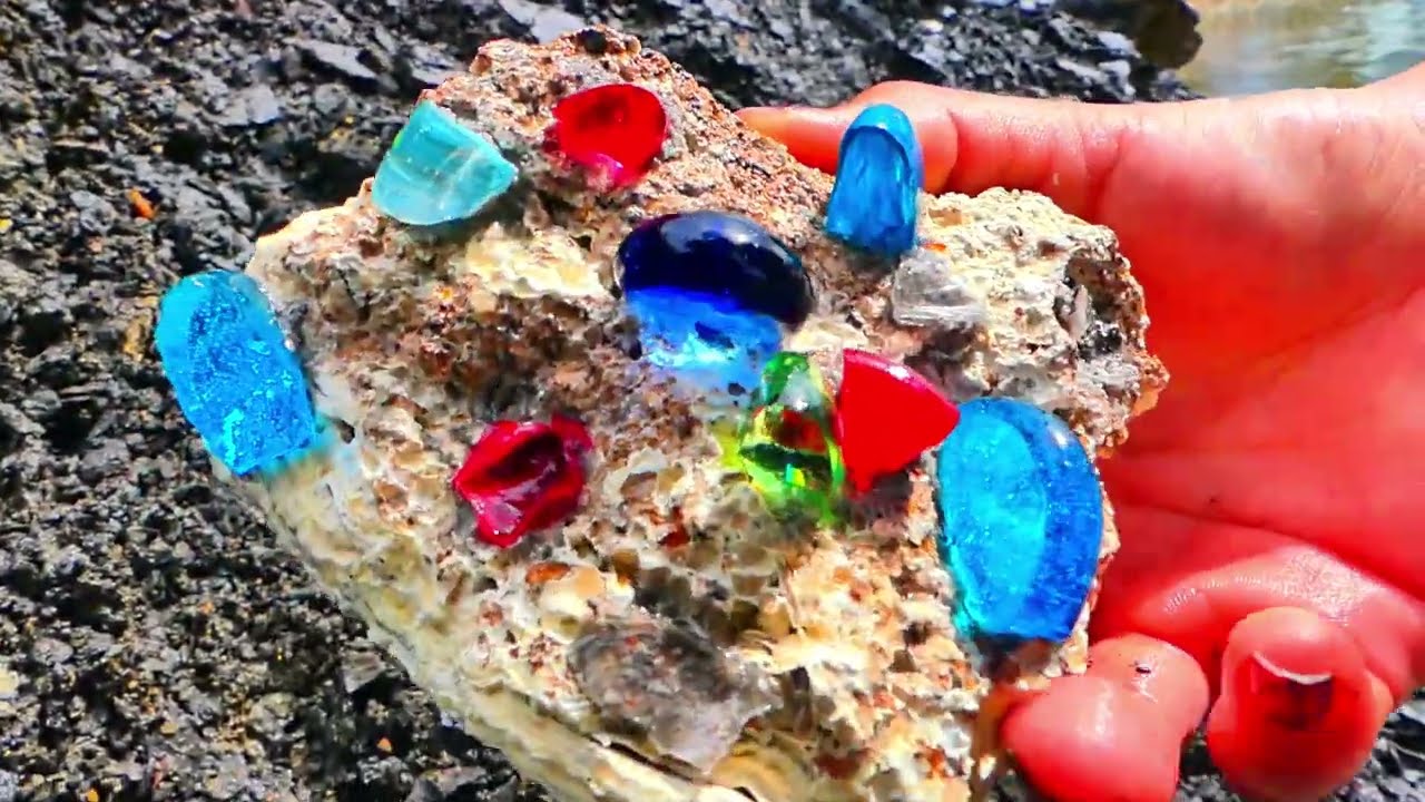 Moments to find the golden treasure! River bank full of gold and ...