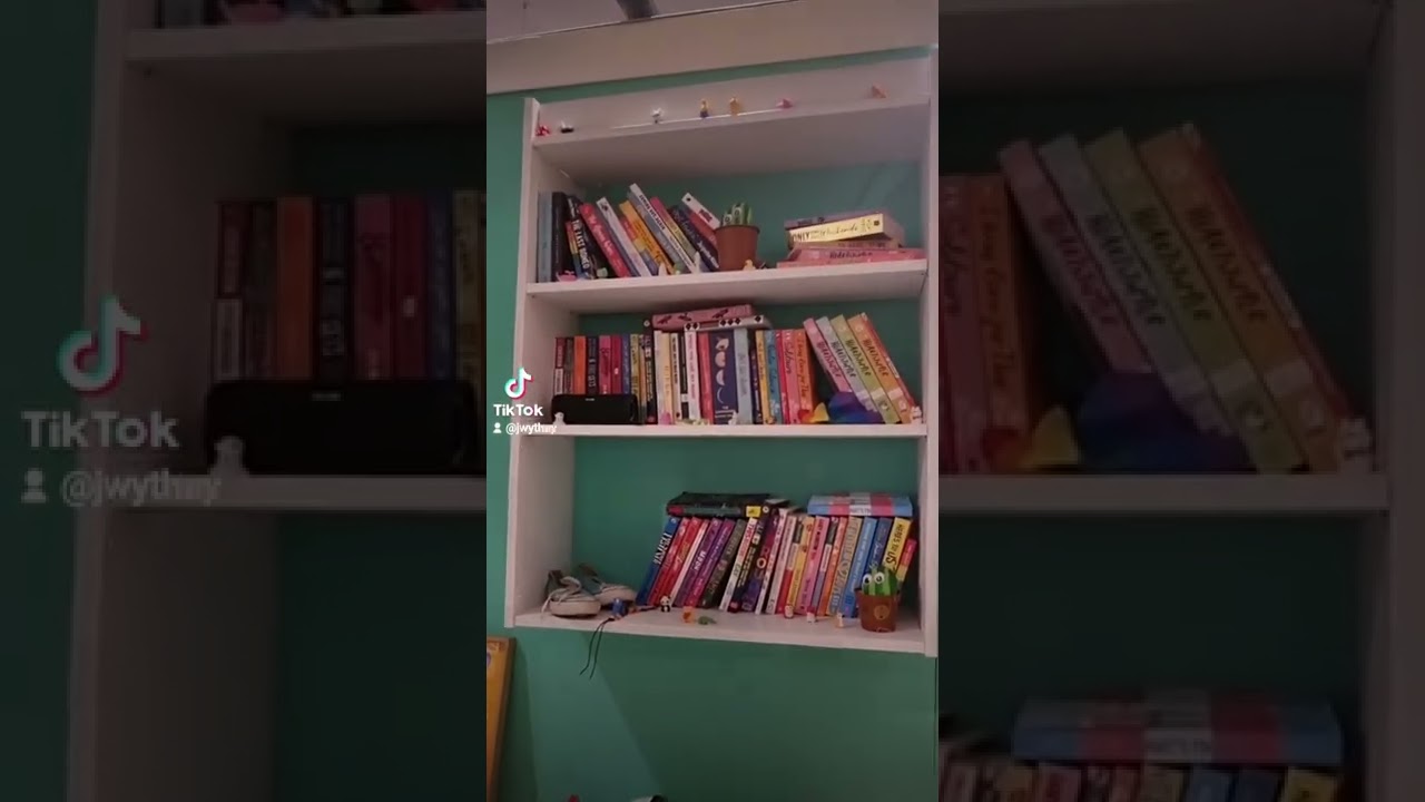 Heartstopper Charlie Spring's bedroom exhibition at Waterstones ...