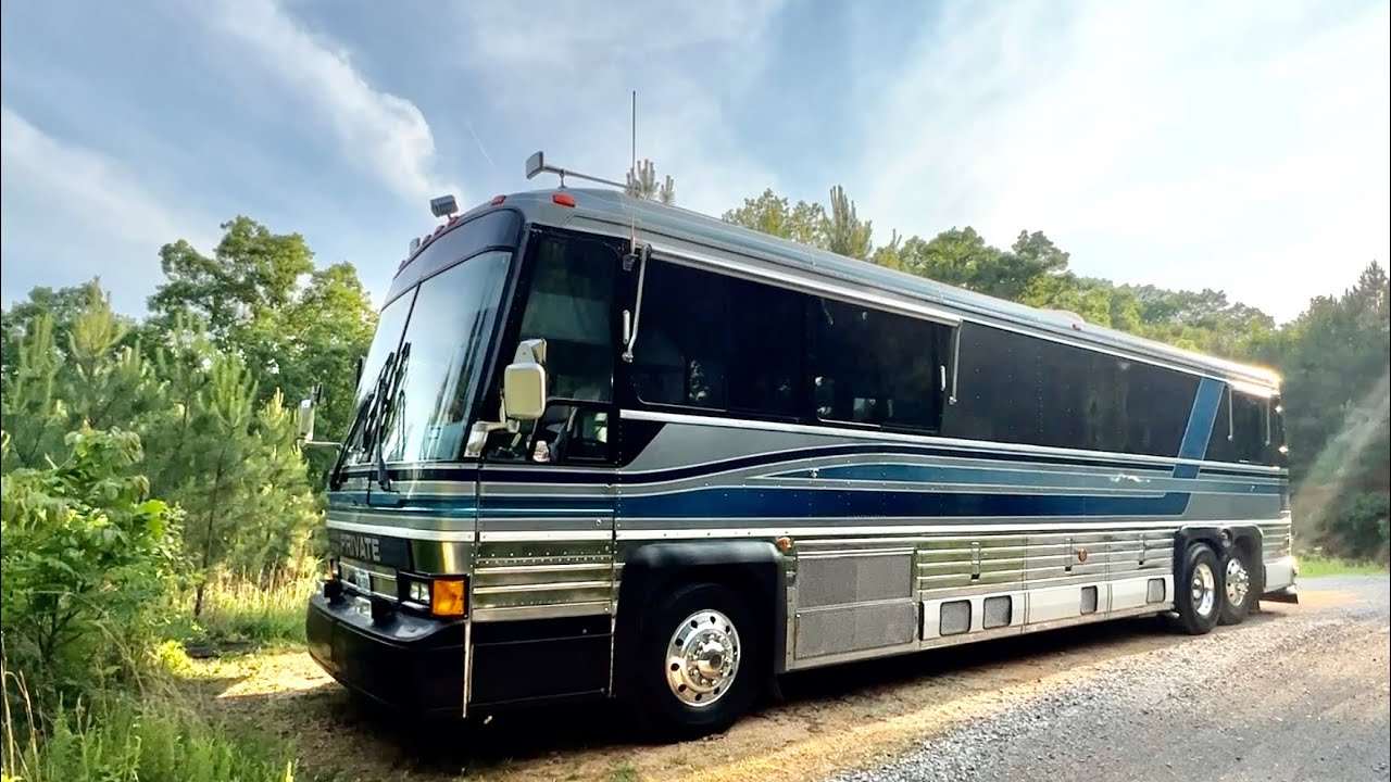 Pretty bus = struggle bus previous shop did a horrible job ...