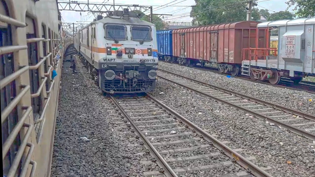 Fully Green Signal Down New - howrah Rajdhani Passing Furiously At ...
