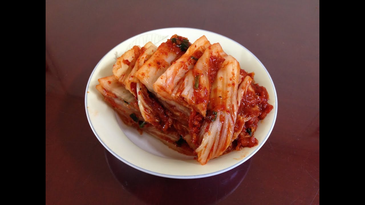 Tip: cutting kimchi - 김치 썰기 - YouTube