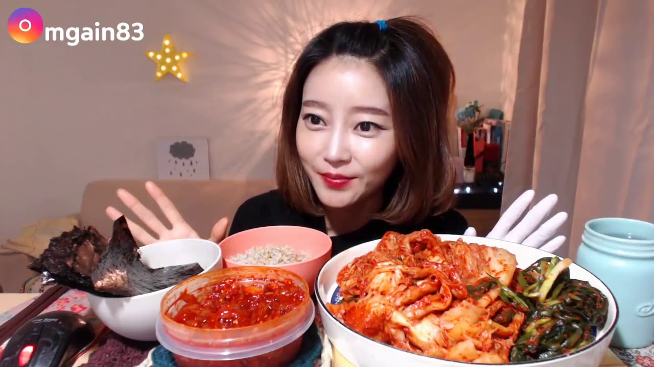 Coreanos comiendo - YouTube