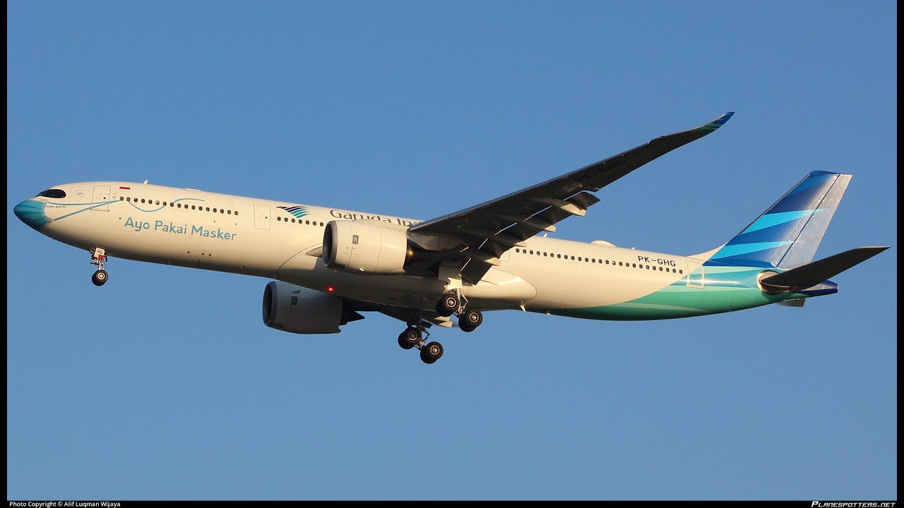 FLIGHT JAKARTA-JEDDAH GA980 - YouTube