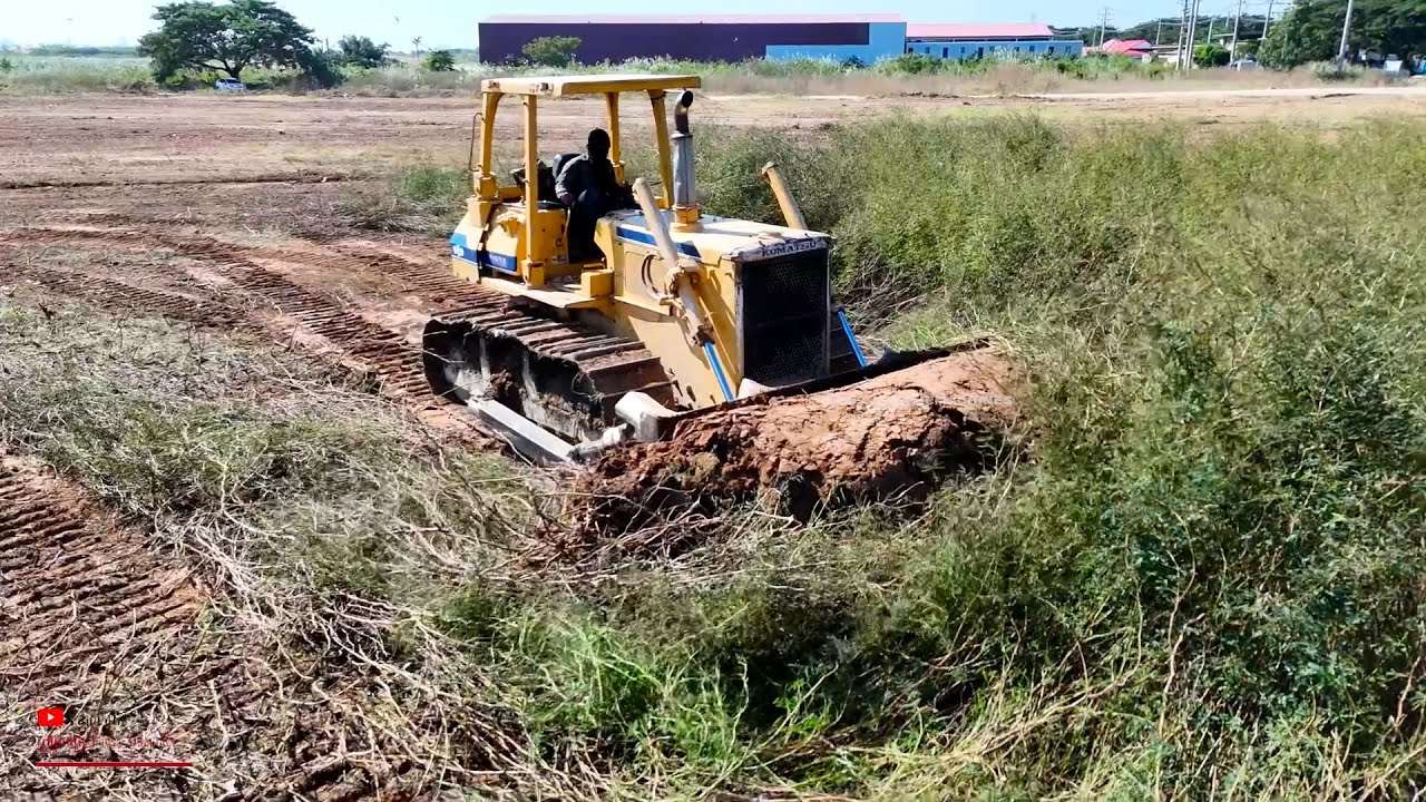Great Just Full One Corner To Skill Operator D58E Dozer KOMAT'SU Push ...