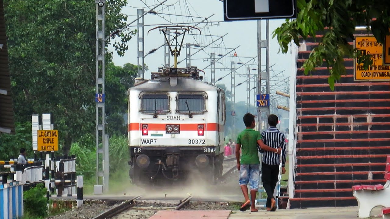 Lazy Light Locomotive Roaming in Eastern Railway | WDM-3A, WAG7, WAP7 ...