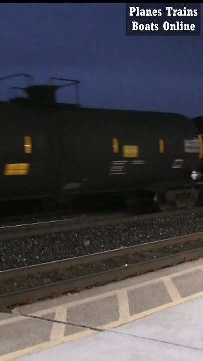 #shorts CN M302 Manifest Train CN 2991 & CN 3307 Locomotives #railfan - YouTube