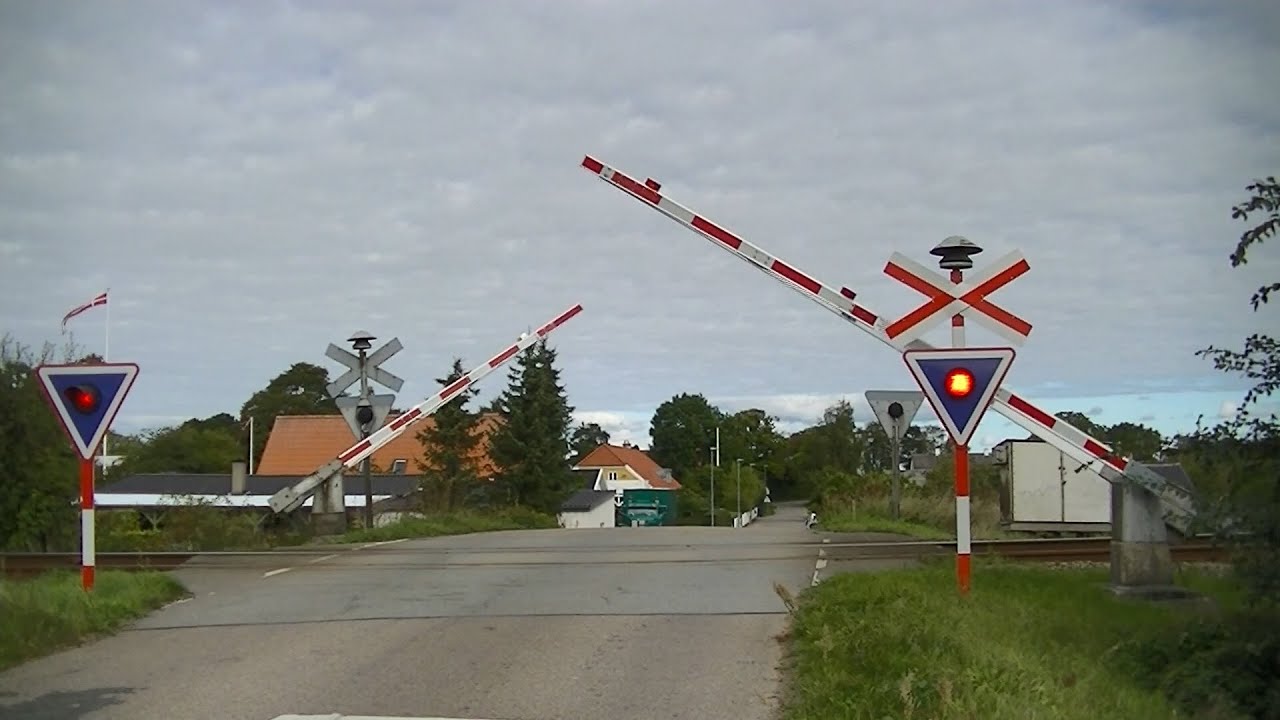 Spoorwegovergang Mørkøv (DK) // Railroad crossing ...