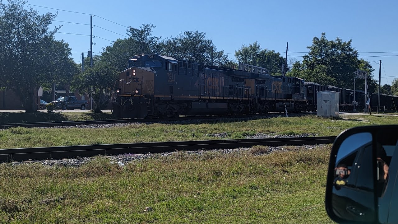 CSX 7211 Leads M691 with a hornshow from the conductor - YouTube