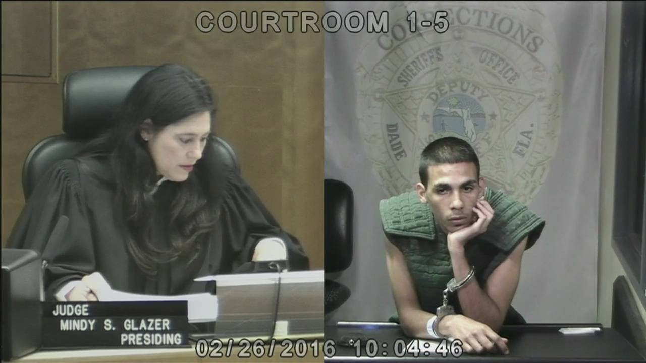 'Barefoot burglar' faces judge, aware of notoriety - YouTube