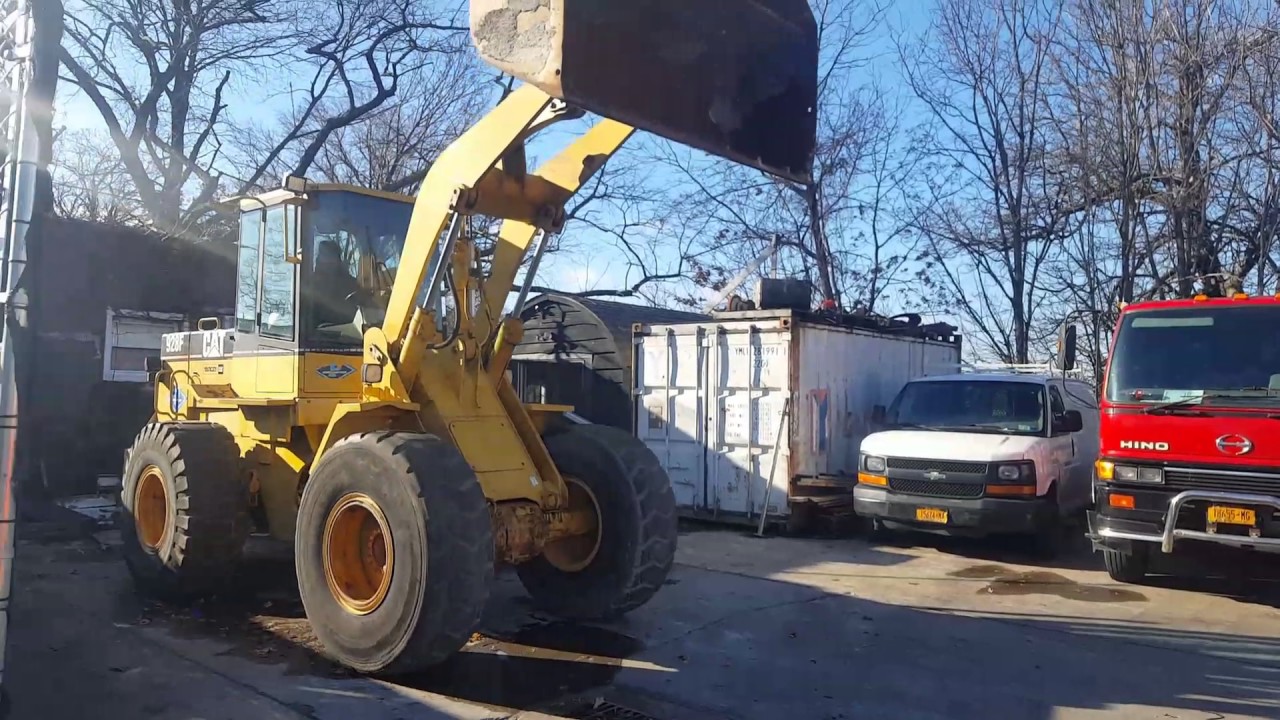 Cat 928F wheel loader - YouTube