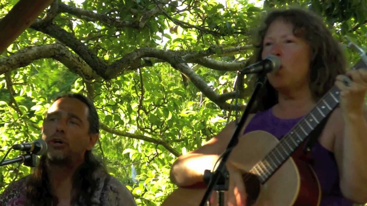 PETER AND THE BEE { 4 } WHAT'S UP ? WHAT'S GOING ON at the BAKERY - YouTube