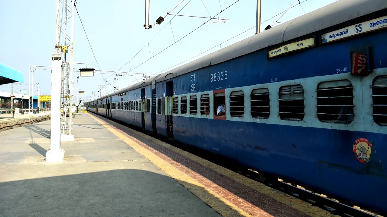 JAYANTHI JANATHA EXPRESS While Entered In to GUNTAKAL Junction - YouTube