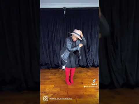 Mary J Blige costume and famous signature dance moves. The best to ever do it.