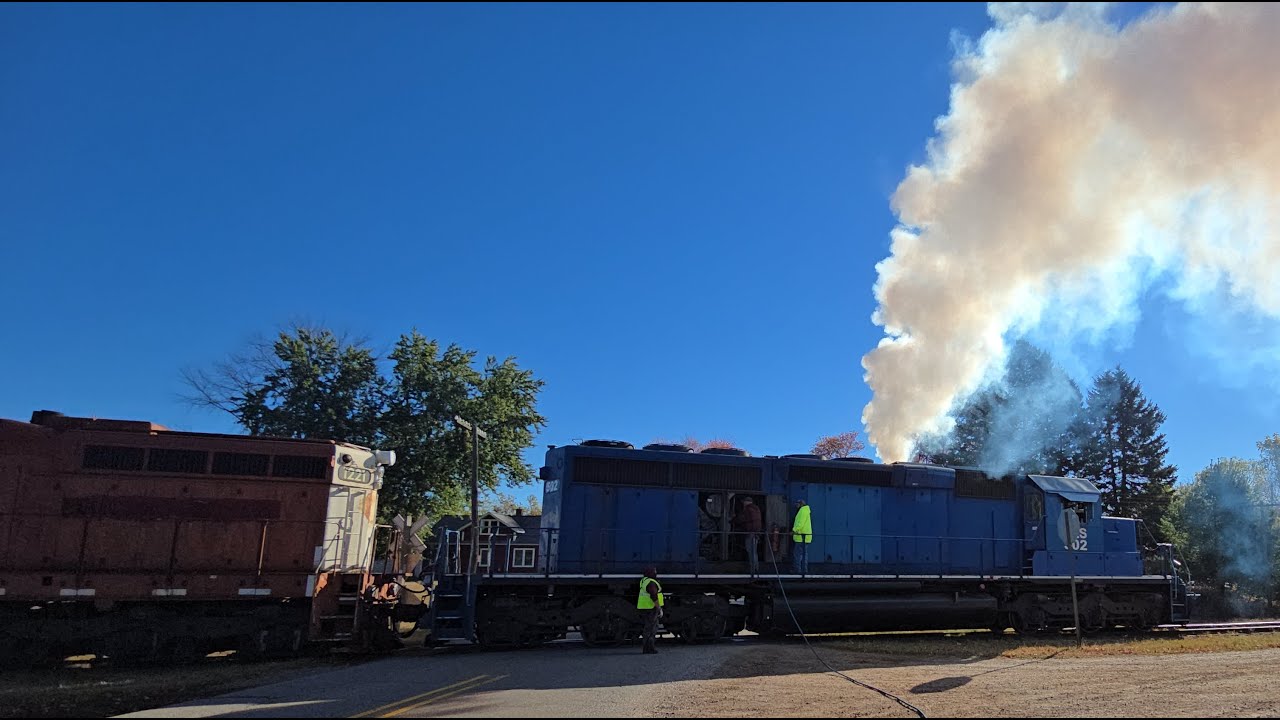 SD40-2 Ran Out Of Water After 5 Days! Where Did The Crew Go? #trains # ...