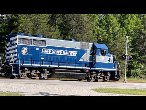 LSRC 303, LSRC 4303, LSRC 4325, and LSRC 302 lead Train 326S past Werth Rd in Alpena Michigan ...