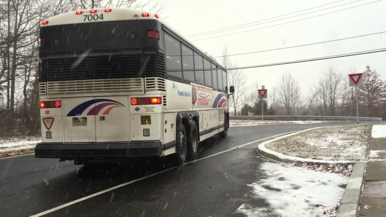 NJ TRANSIT Bus : MCI 102-DWA3 CNG #7004 on the 139 at Union Hill Road ...