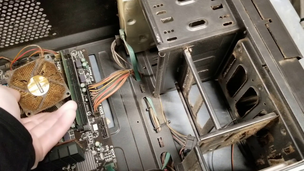 See how dust and smoke damages a computer - YouTube