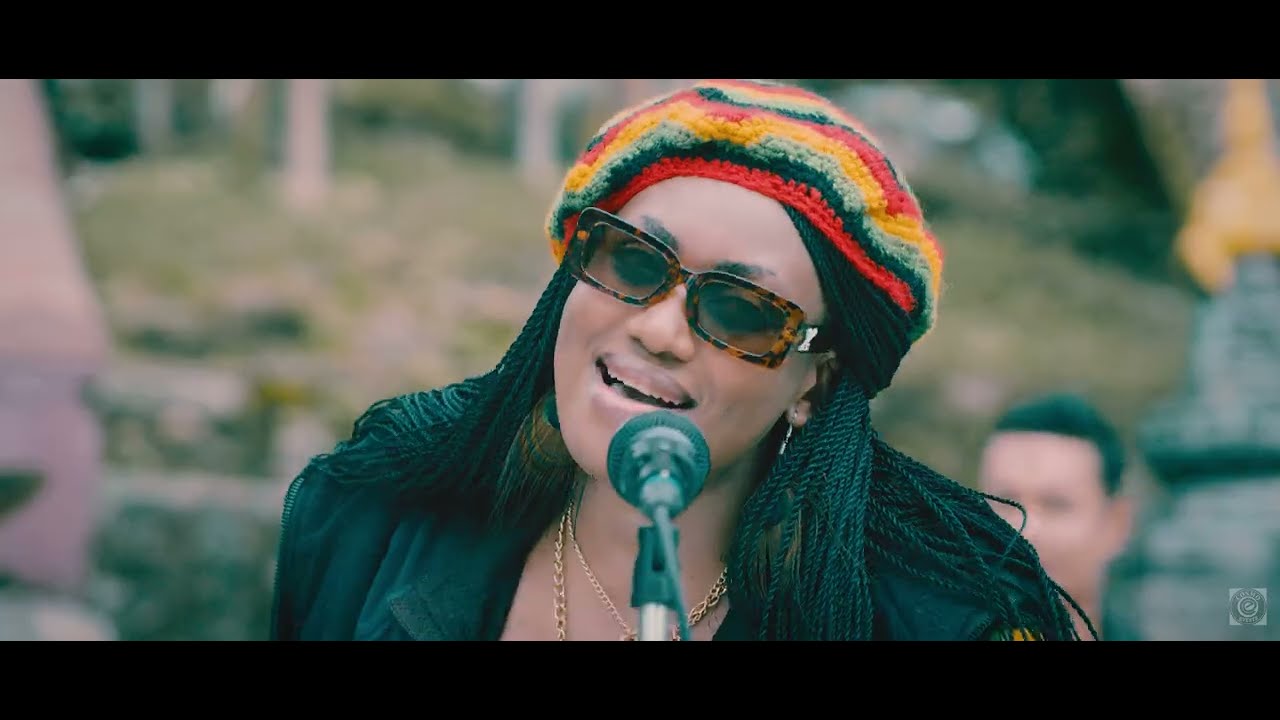 Nepali Maan Bhako - By African Singer - De Captain Beyonce Famacy ...