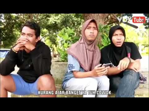 Akakak, di ajak bugil di tengah taman ketahuan warga