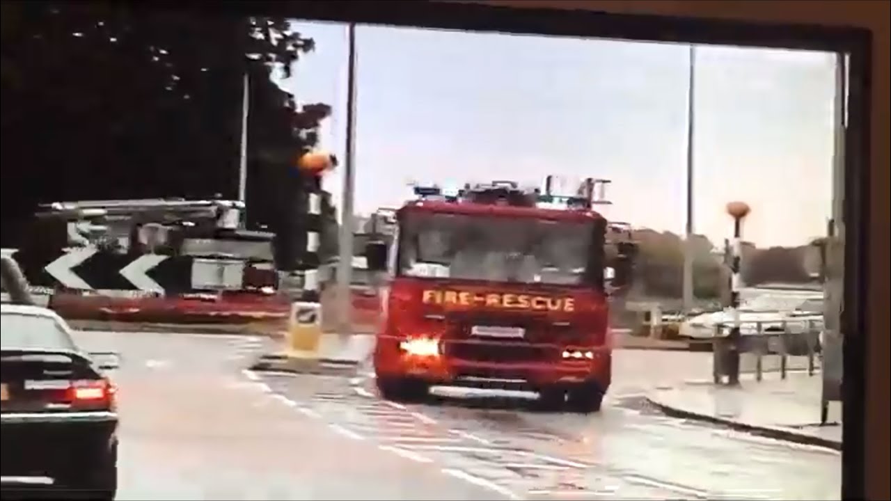 Essex Fire Rescue Responding 2003 - Southend - YouTube
