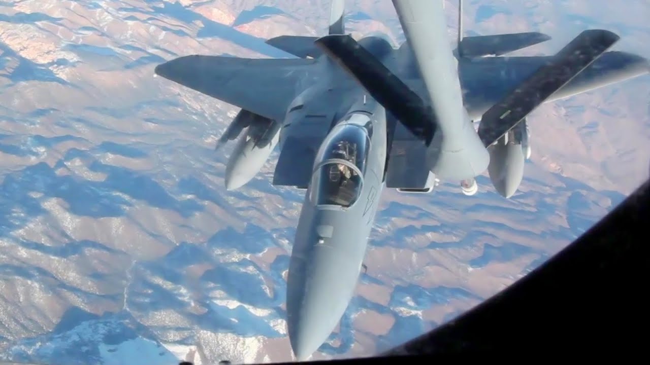 Wonderful Video of Air Force Tanker Aerial Refueling with Fighter Jets ...
