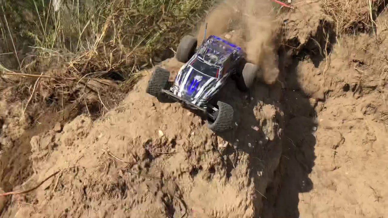 Traxxas Rustler takes over Hills - YouTube