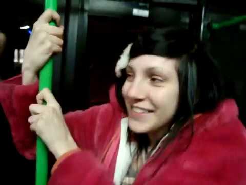 GINGER & VICKY CRAZY BUS - YouTube