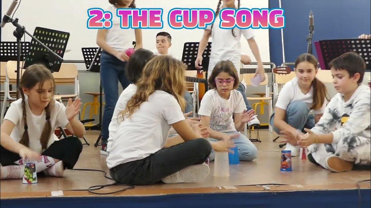 THE CUP SONG + THE ADDAMS FAMILY SONG! Sofy canta con i compagni al ...
