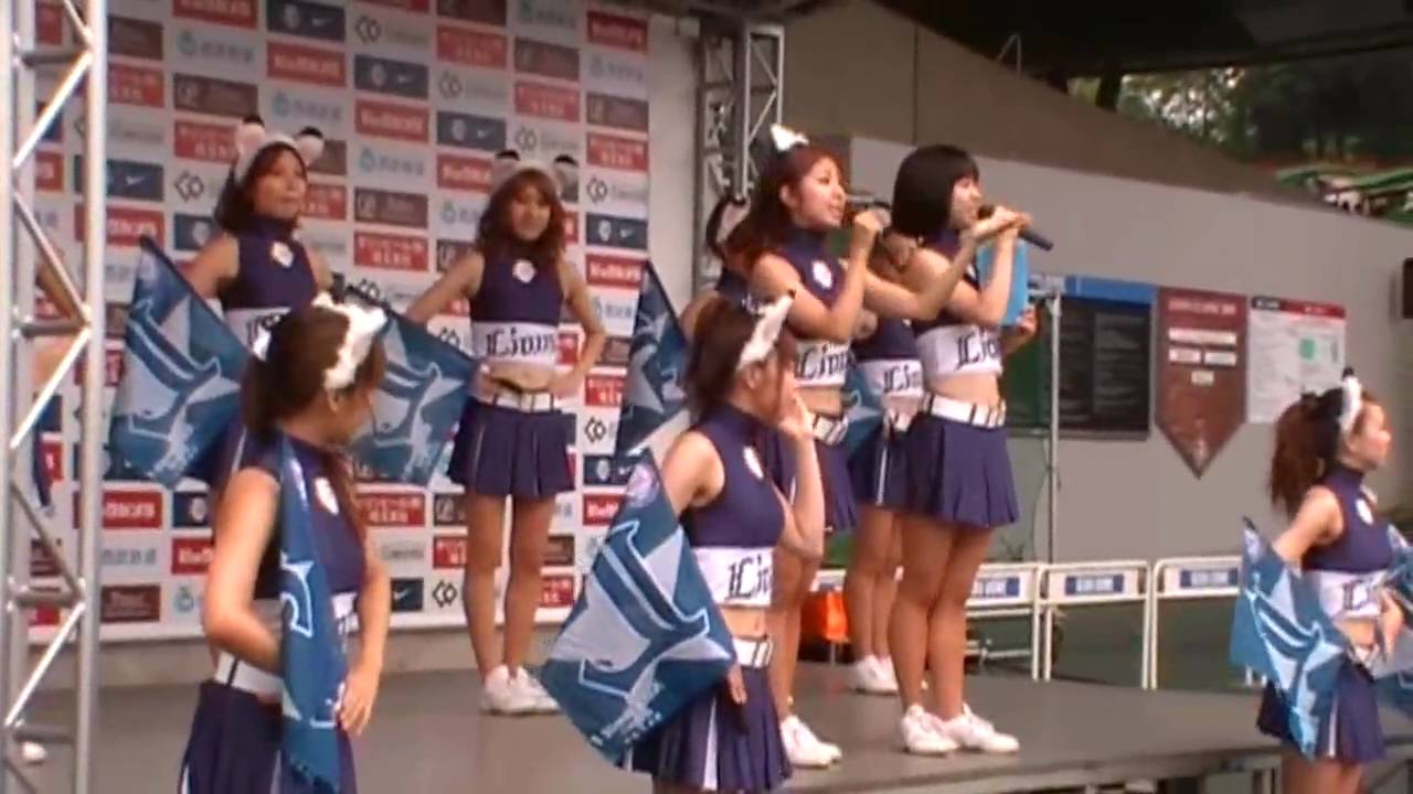 Blue Winds ダンスショー - YouTube