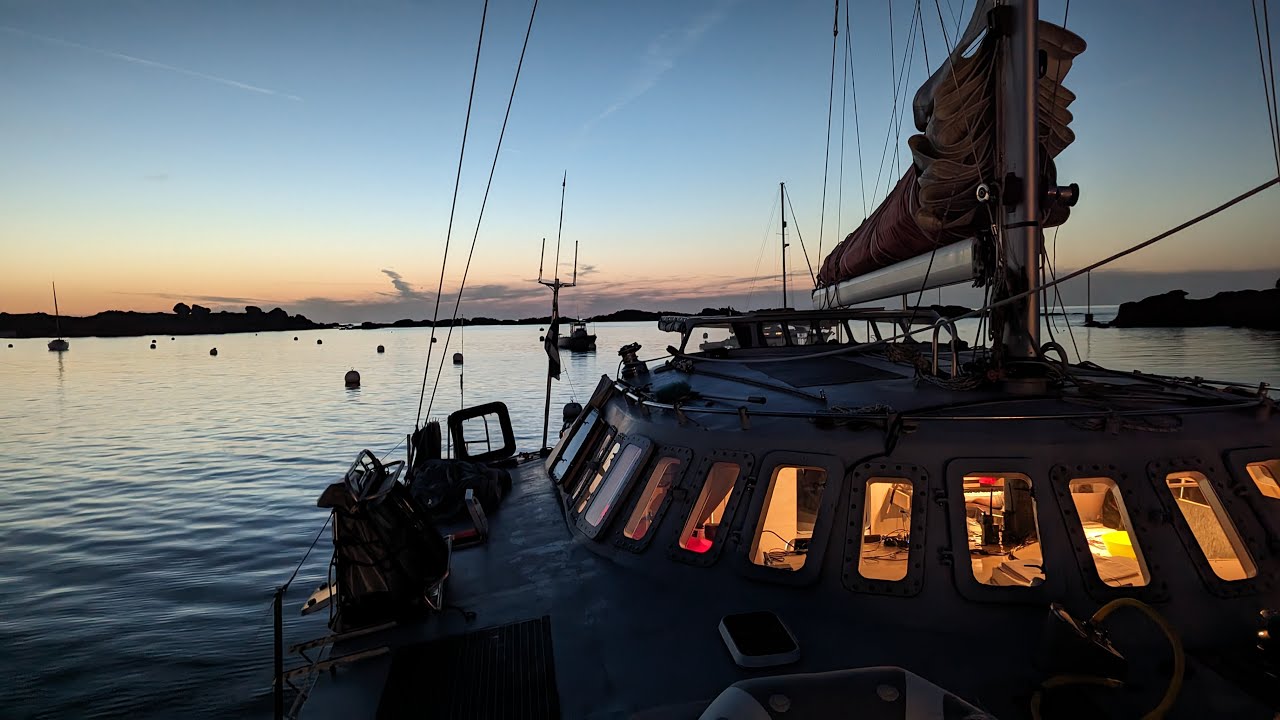 Mumby 48 Sailing across bay of Biscay - YouTube