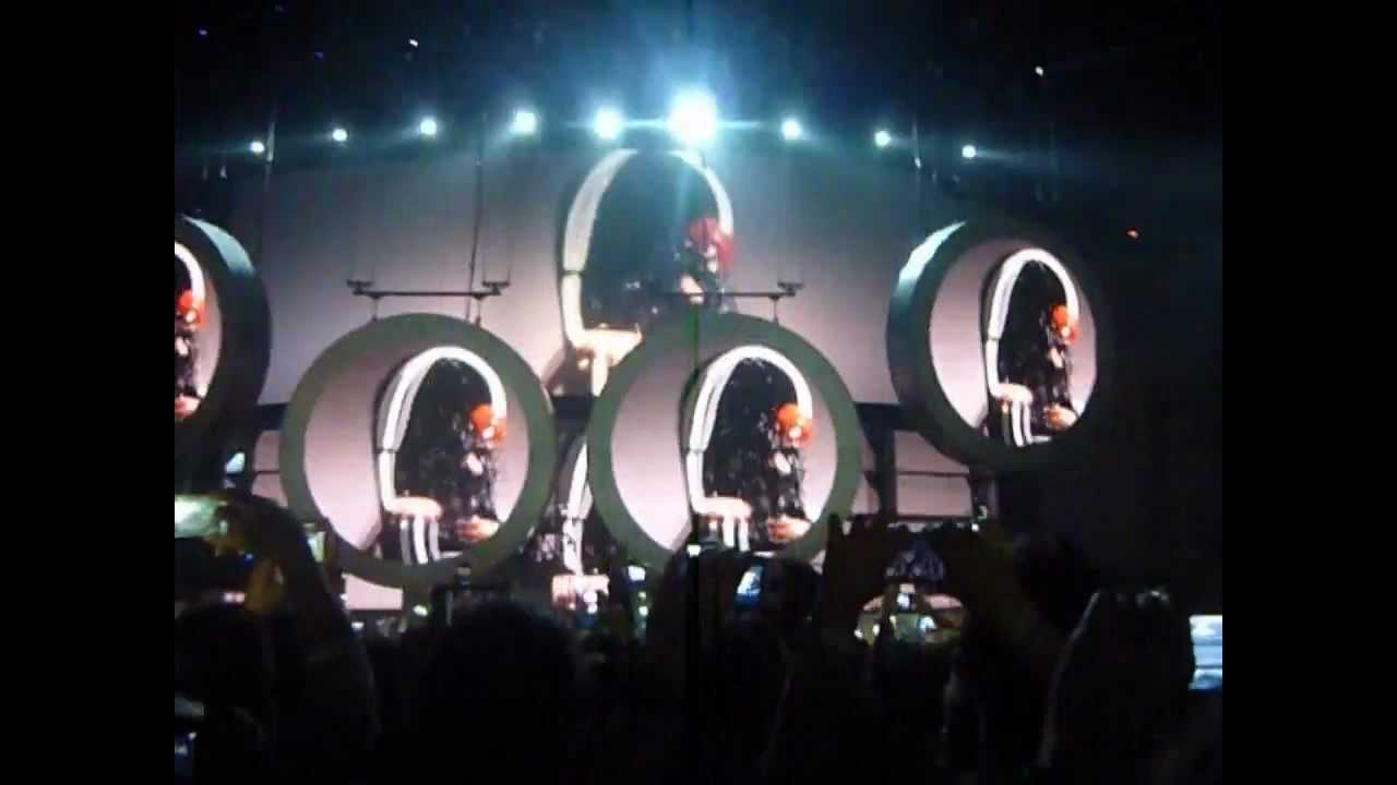 Rihanna Loud Tour 14-12-11 (Barcelona) - YouTube