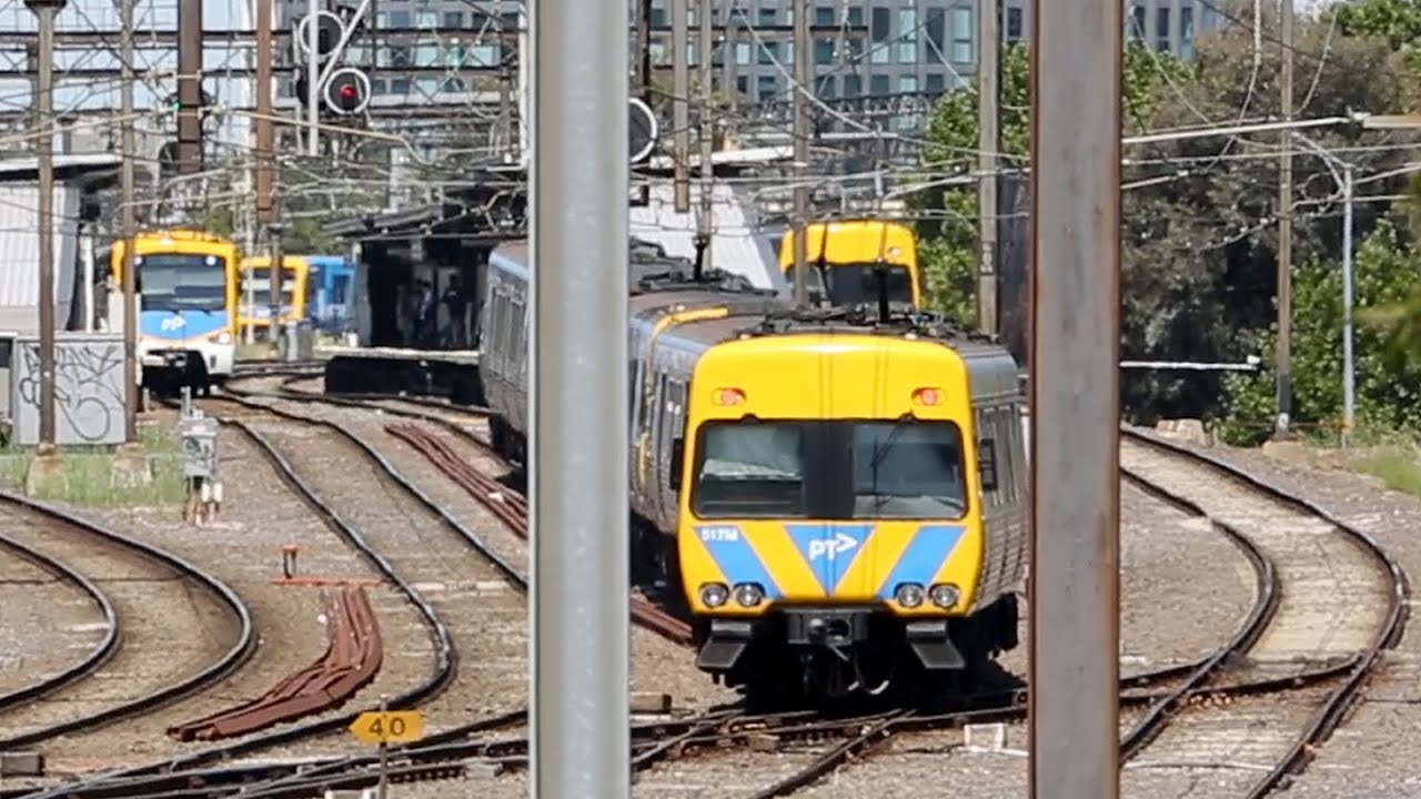 Melbourne Suburban Trains at Richmond - January 2021 - YouTube