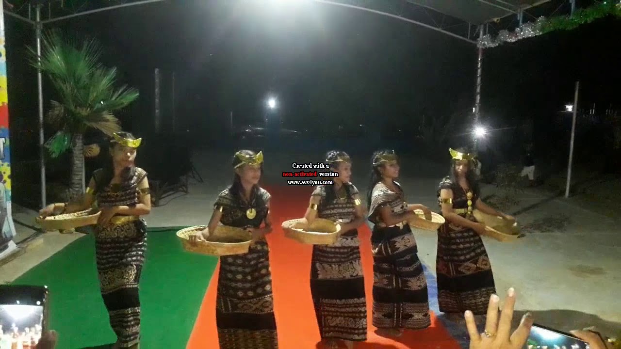 tarian panen etnis sabu - YouTube