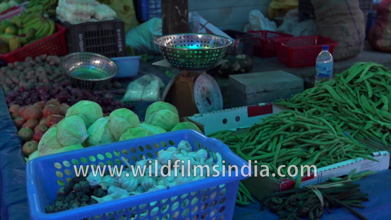 Organic vegetables and fruit at farmers' market in Paro, Bhutan - YouTube