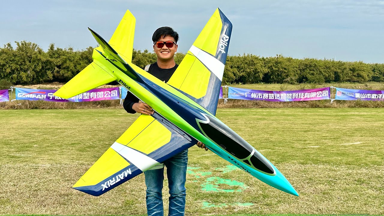 Pilot-RC Matrix 1.8m - YouTube