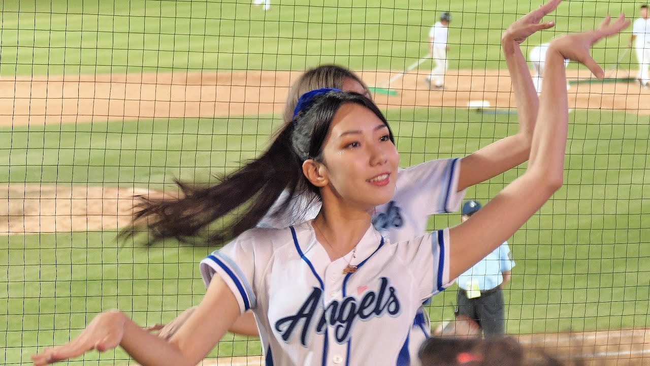 Fubon Angels 檸檬&潔米「LE SSERAFIM - FEARLESS」CPBL 2023【悍將V.S.味全 2023.05.16】 - YouTube