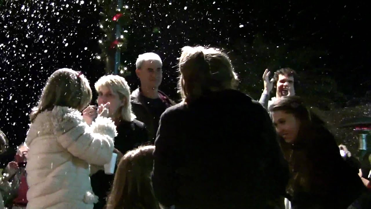 White Christmas: Snowfall in Malibu at Pepperdine University - YouTube