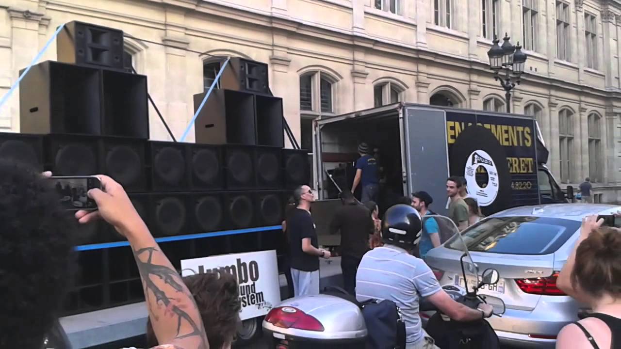 Jumbo Rock Sound System play in the street 01 - YouTube