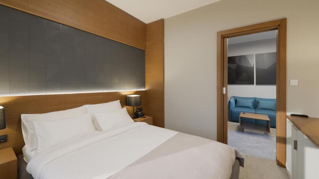 Hotel Orasac Garni, Belgrade, Serbia - YouTube