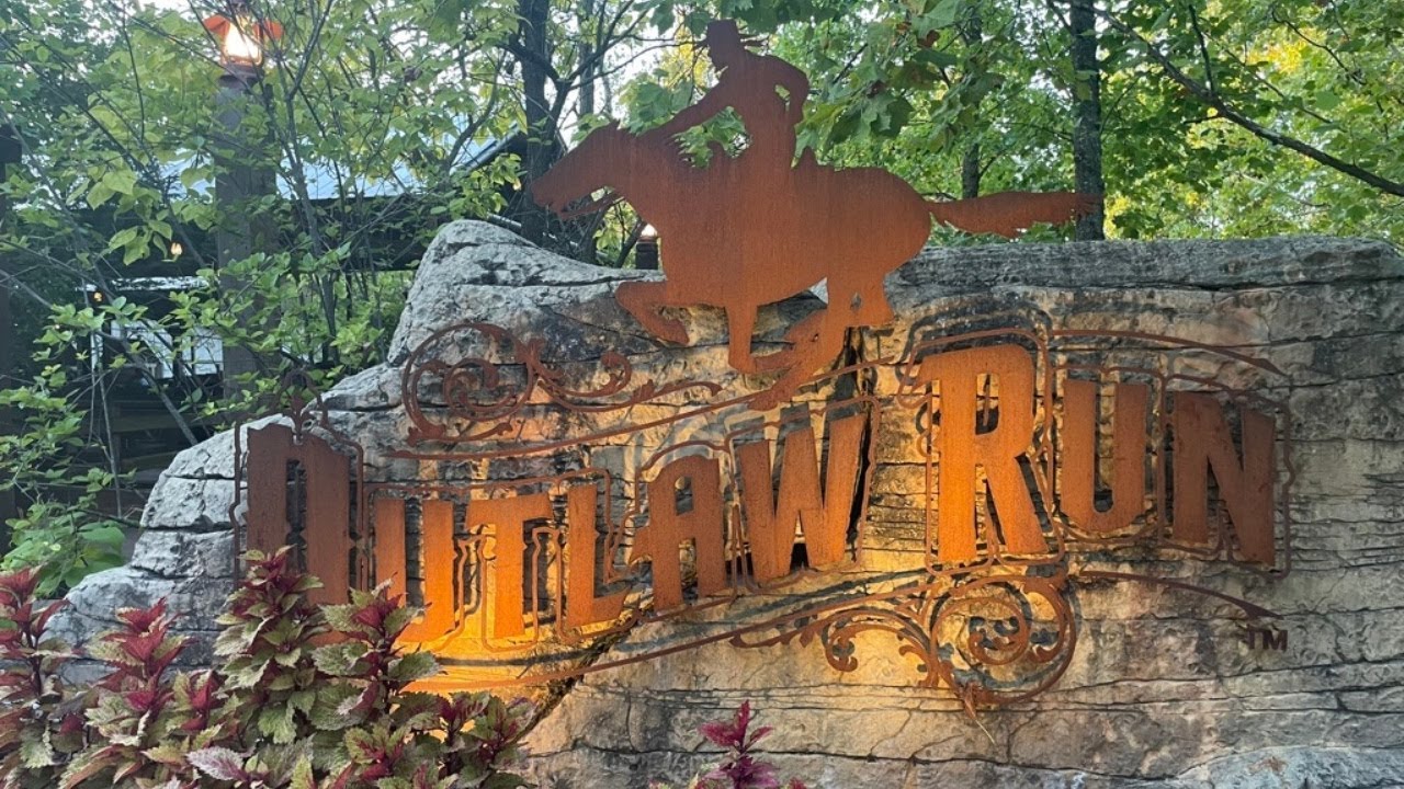 Silver Dollar City's Outlaw Run - YouTube